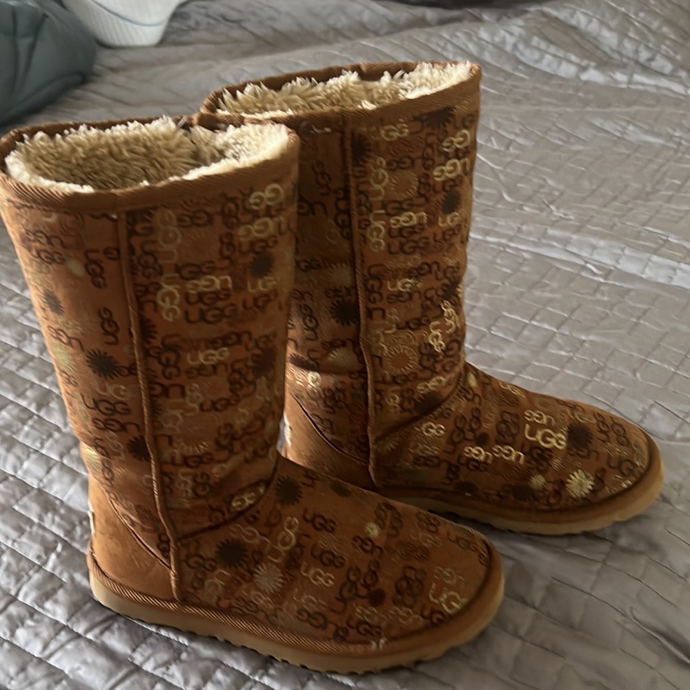 Uggs Rare Logo Design Uggs - Gem